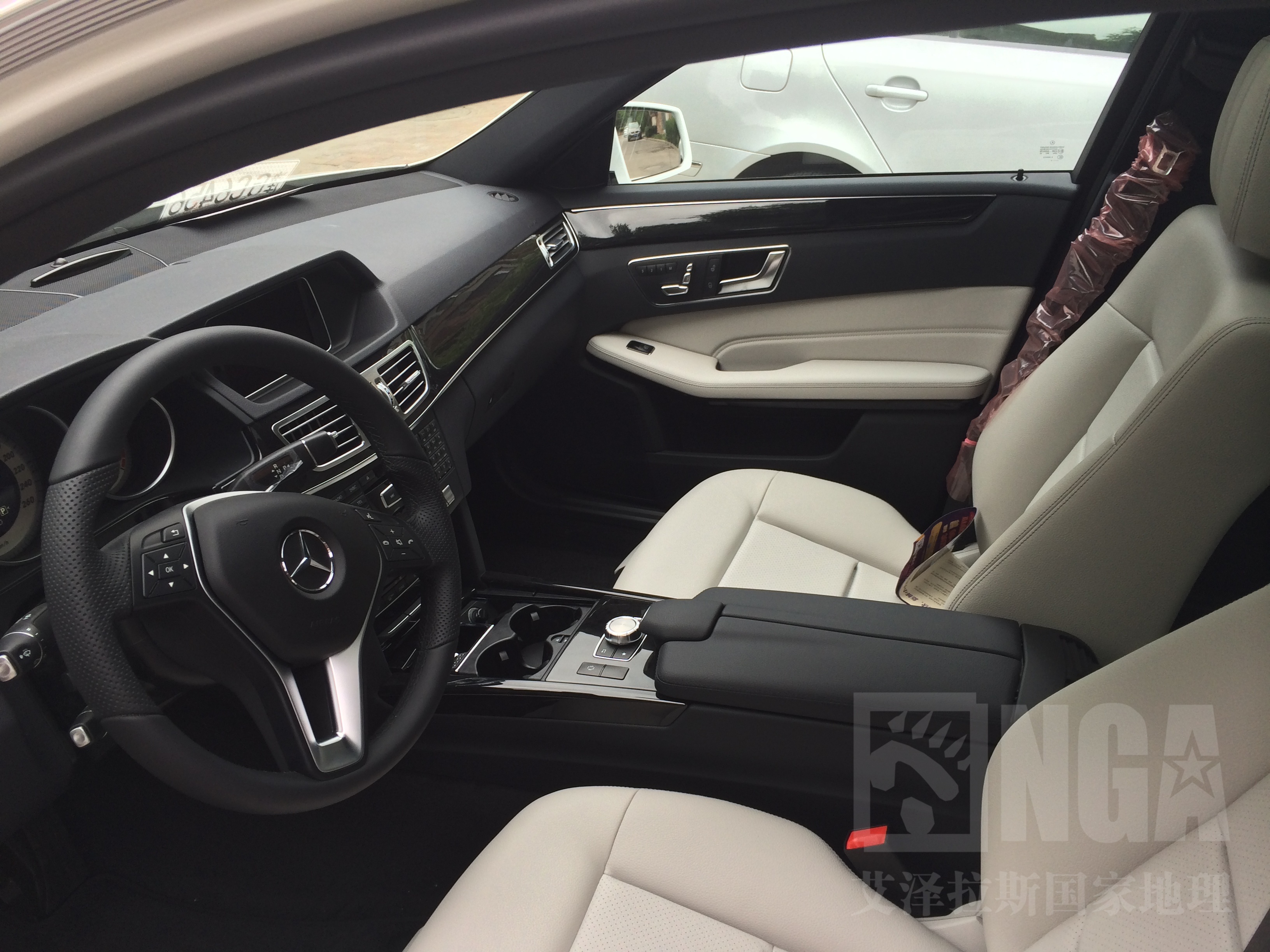 [诚意满满作业] 2014改款奔驰E260运动，防一血作业！更新了几张氛围灯作业 NGA玩家社区