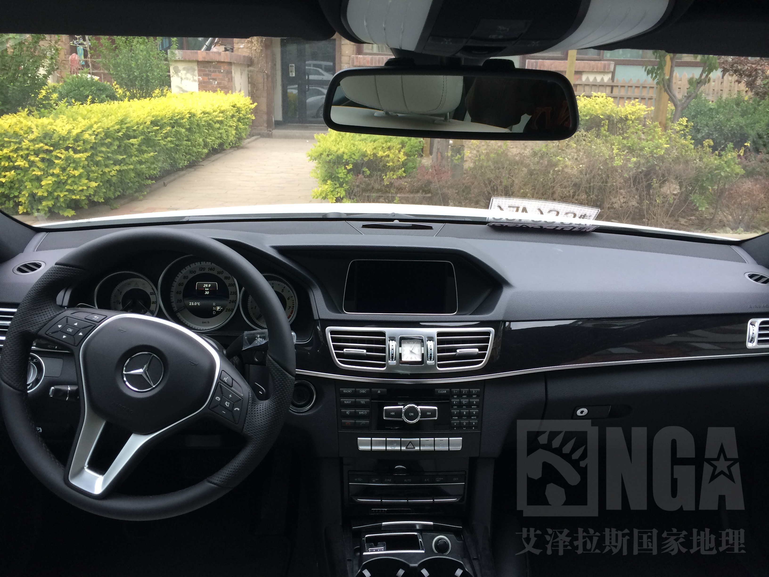 [诚意满满作业] 2014改款奔驰E260运动，防一血作业！更新了几张氛围灯作业 NGA玩家社区