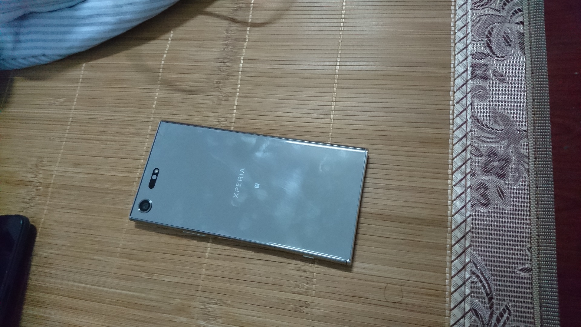 [other简评]2017上半年最强硬件手机-港版镜面银XPERIA XZP。入手第二天更新，外观感受和强大的IMX400 NGA玩家社区