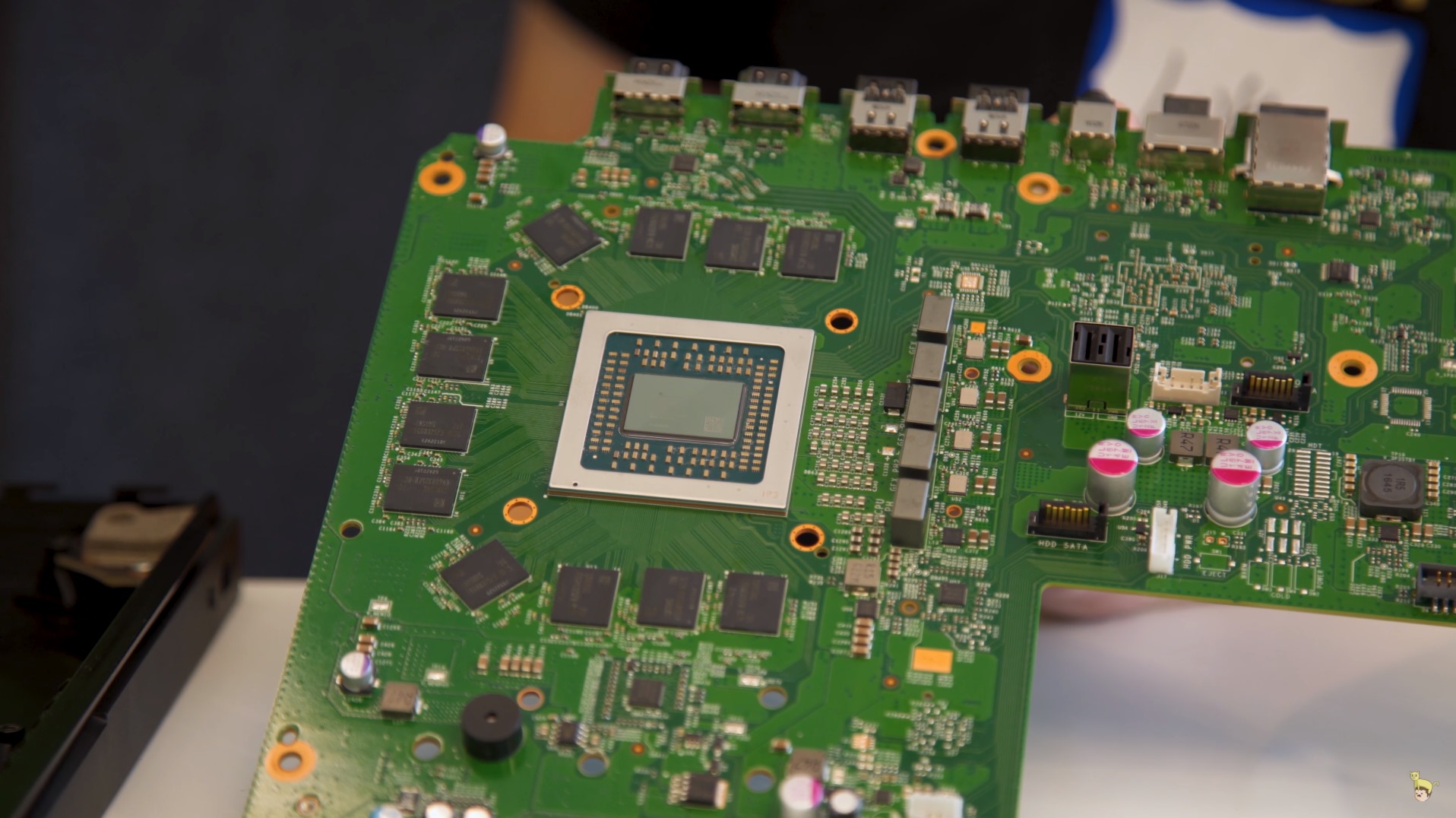 [搬运] xbox one X首个拆解视频 NGA玩家社区