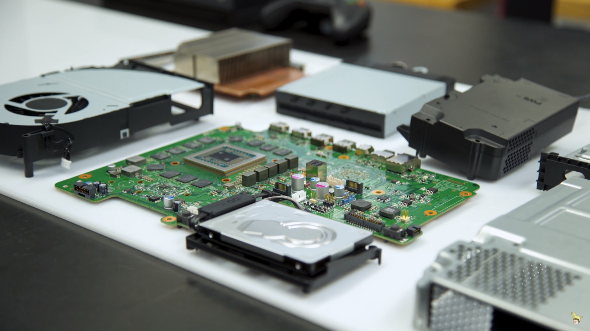 [搬运] xbox one X首个拆解视频 NGA玩家社区