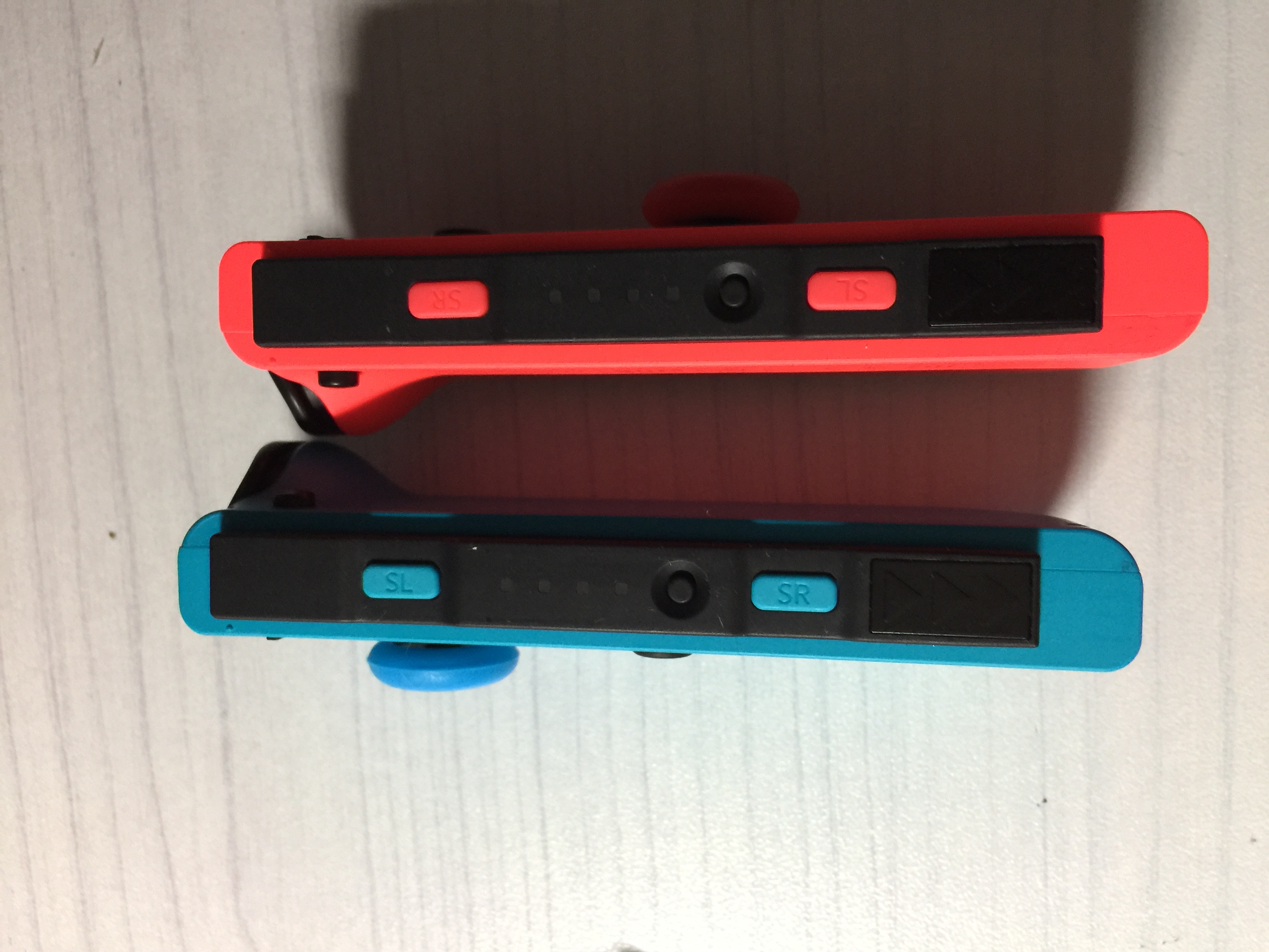 [电视游戏主机/掌机] 385出一套ns红蓝机自带的joycon手柄 左蓝右红款式 NGA玩家社区