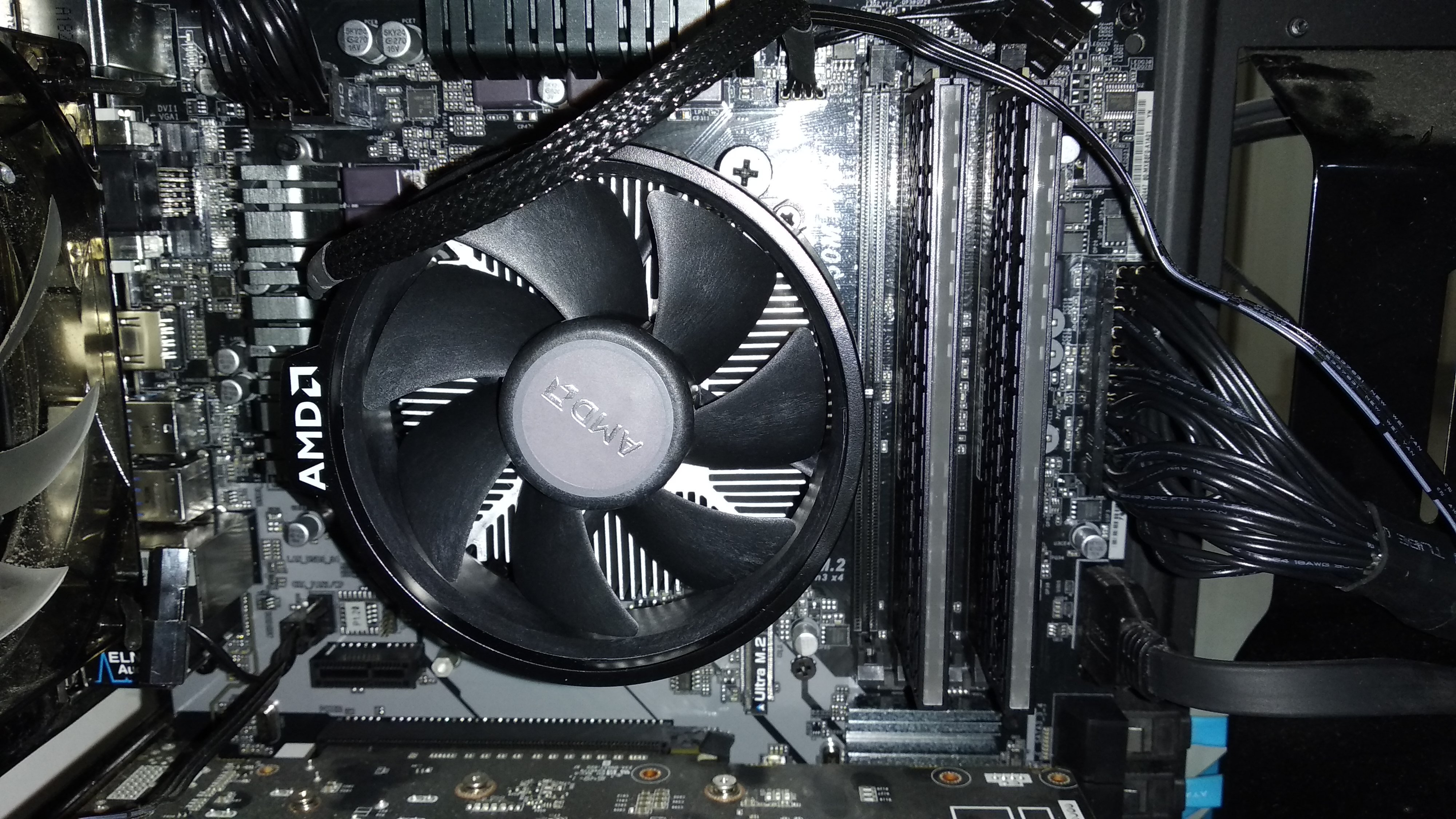 主板vrm温度高，具体在哪个位置？ 178