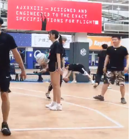 KPL解说篮球大战 琪琪长腿已经无敌 NGA玩家社区