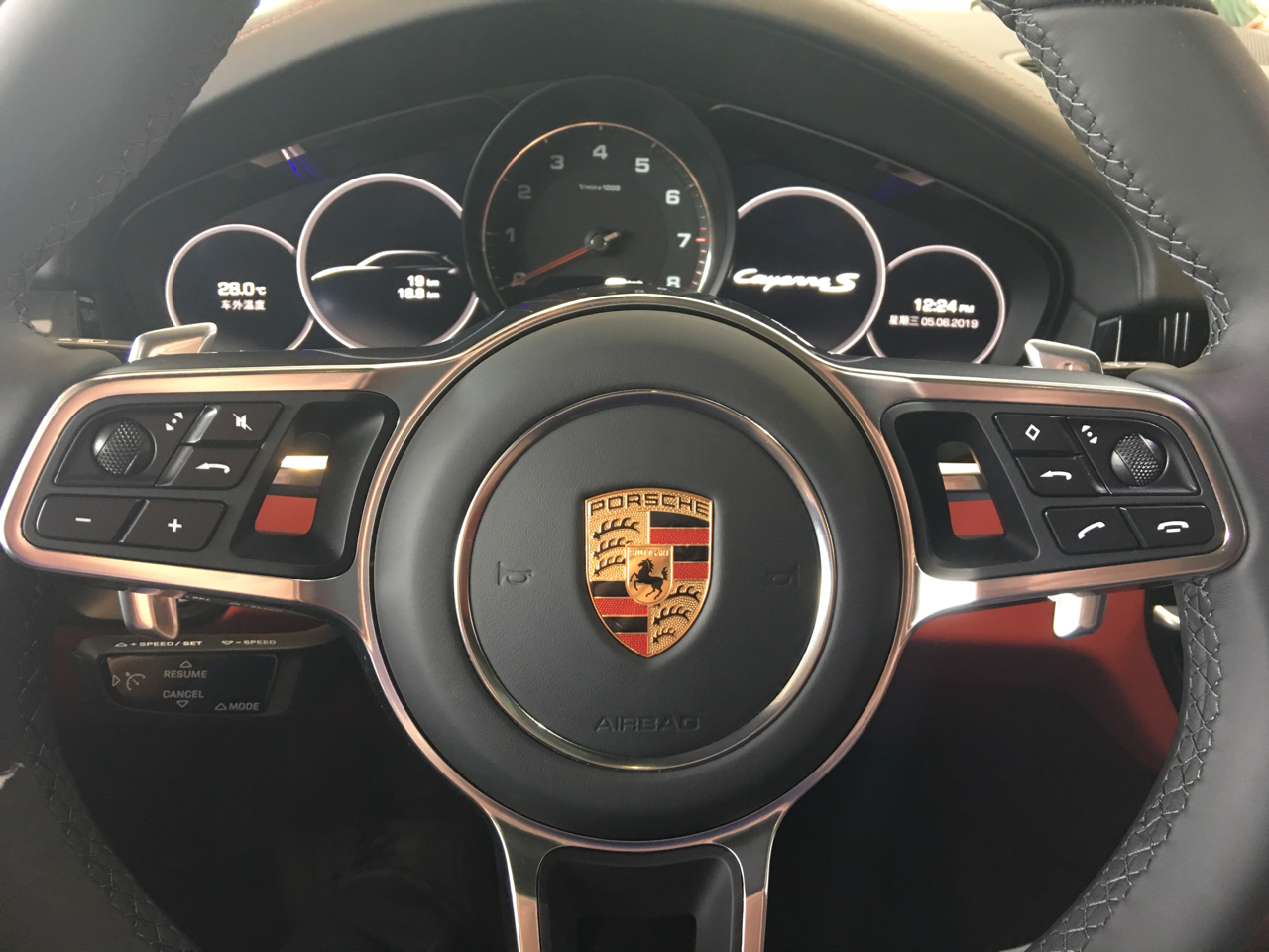 今天去4S店看了下卡宴S，并没有遇到强制选配 NGA玩家社区