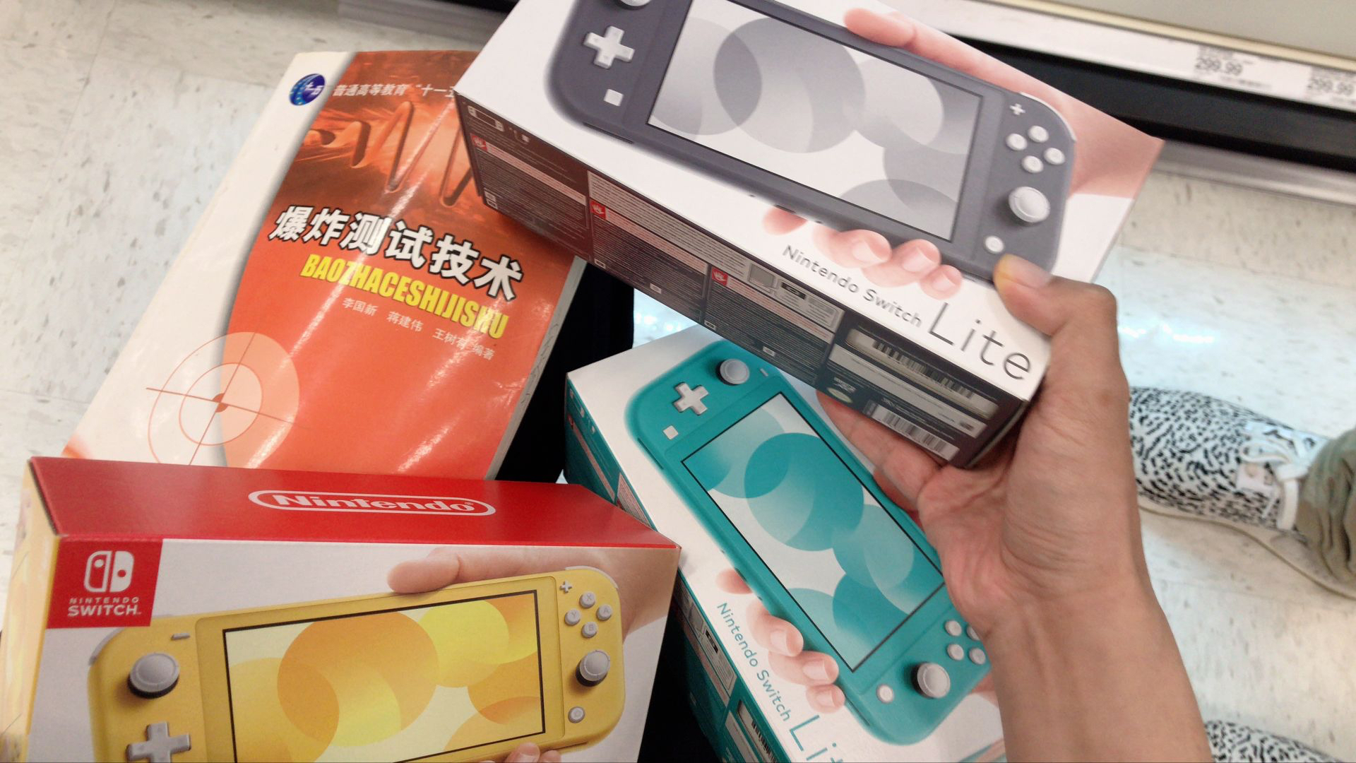 [Switch Lite相关] 收到lite了，打算先自用一台黄色的 NGA玩家社区