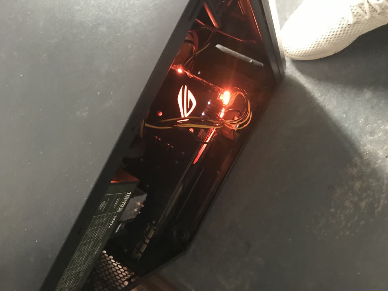 出了两张1080ti给朋友和同学，两个上机图简直鲜明对比(补个配置图) NGA玩家社区