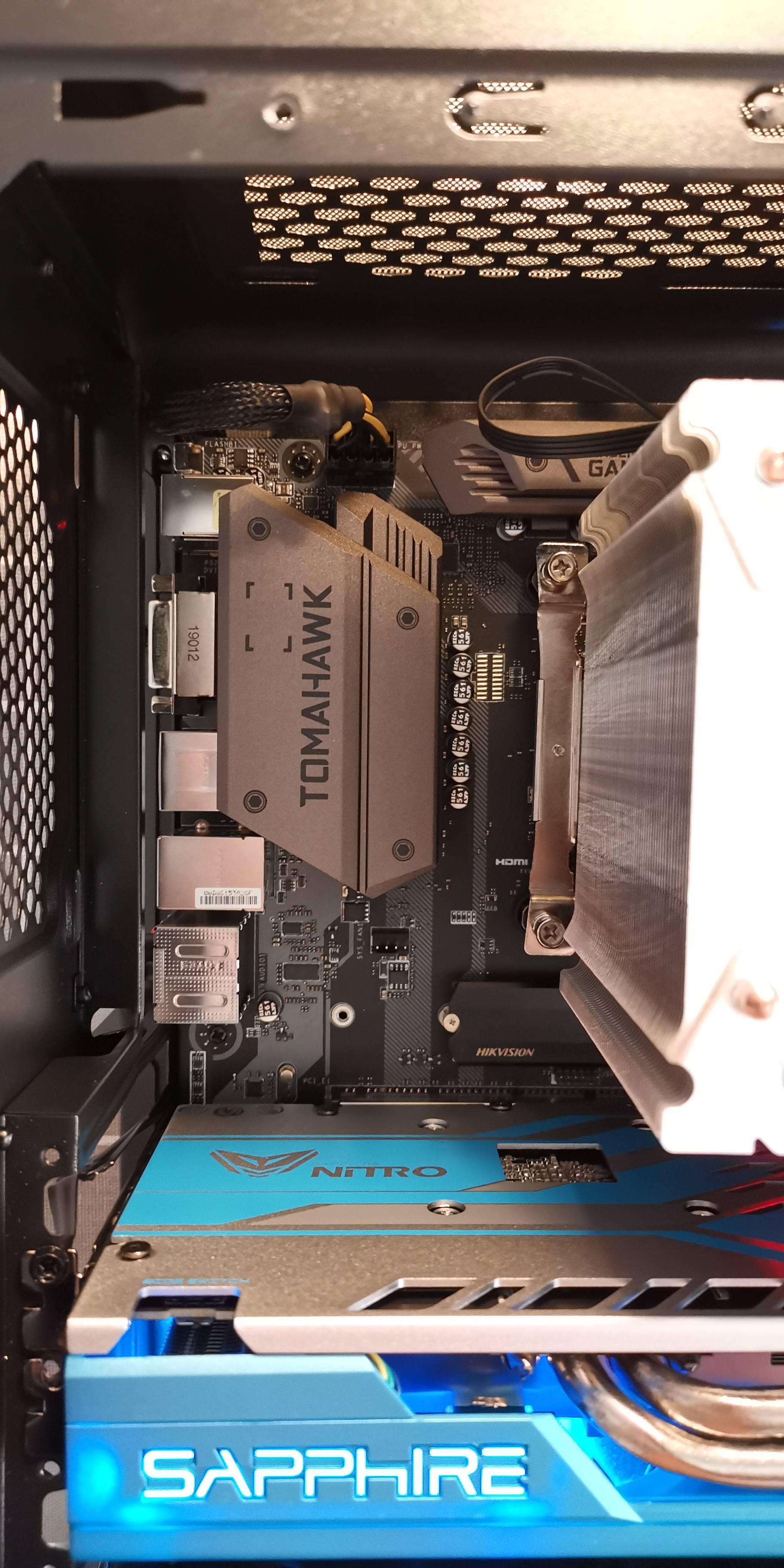 求助啊一夜没睡好，B450+R5 3600无法点亮，debug灯cpu灯常红 NGA玩家社区