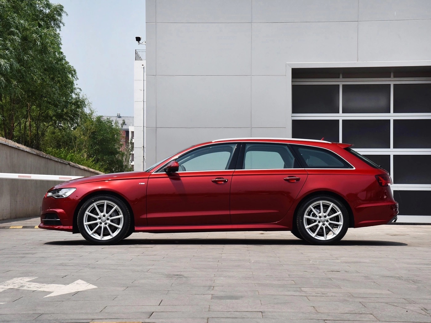 小区不知道是哪个骚货买了一辆红色的a6旅行版 NGA玩家社区