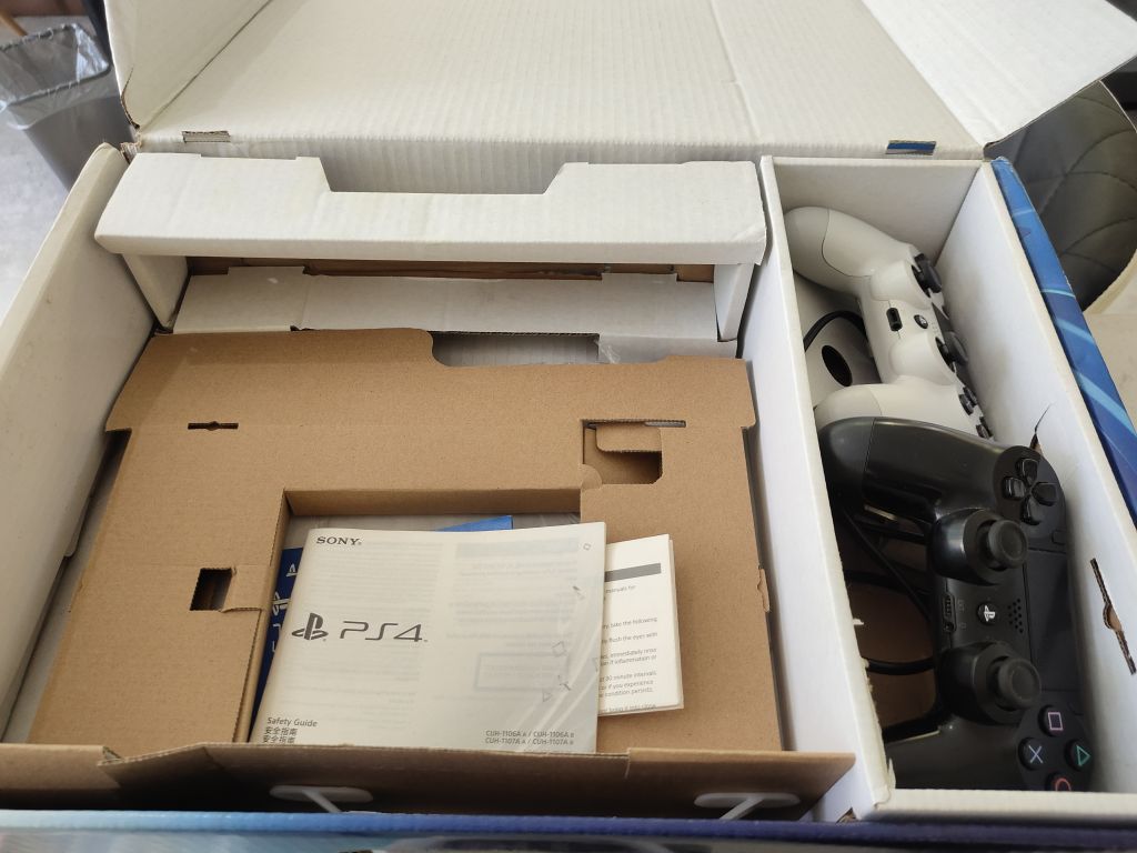 [电视游戏主机/掌机](已售出)初代港版ps4 500g 1106A。双手柄，无拆无修，箱说全。920到付 NGA玩家社区