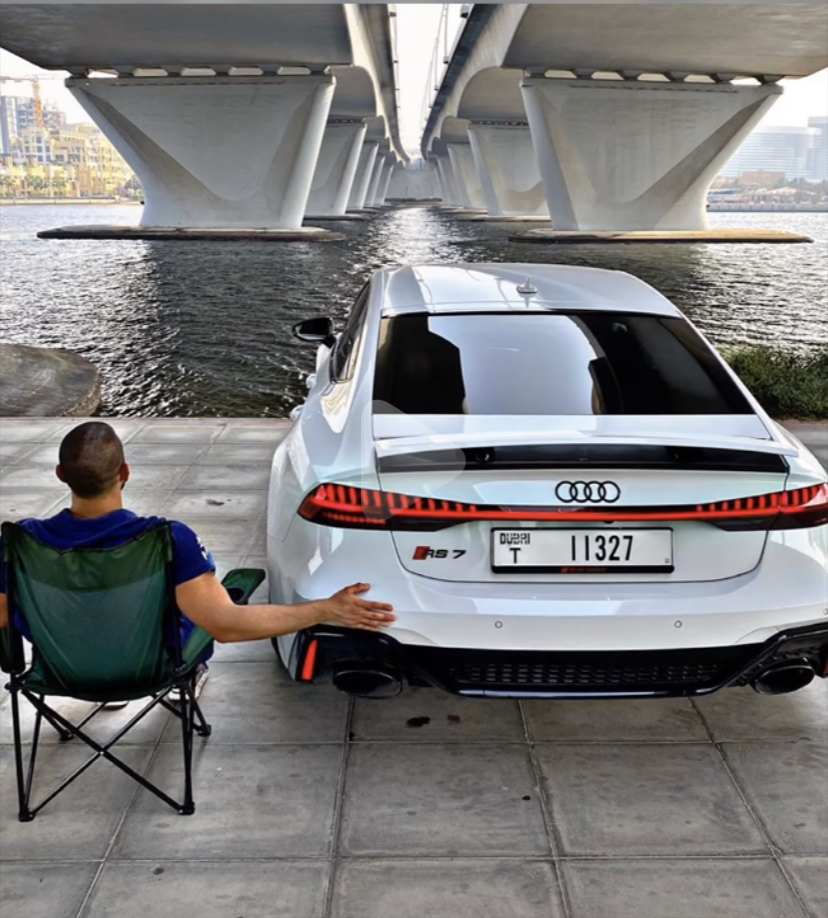 求图！坐在椅子上摸着奥迪屁股的照片 NGA玩家社区