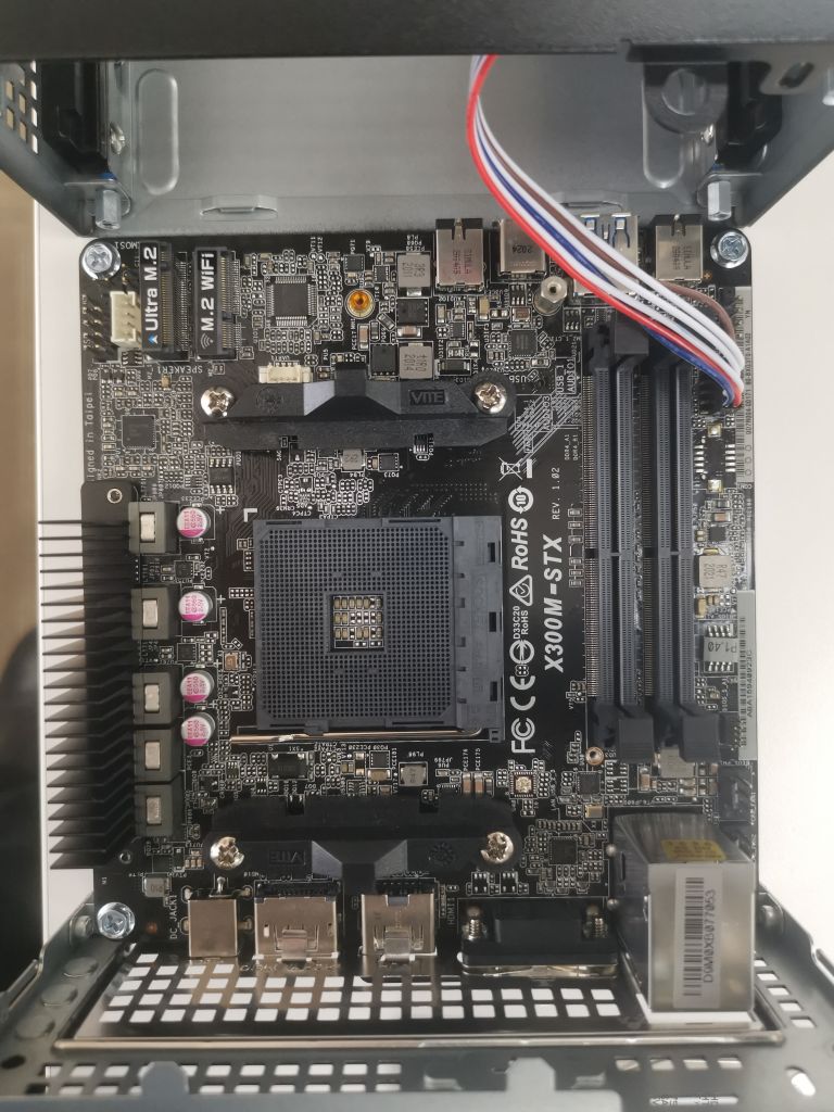 趁着双12搞了一台华擎的x300 178