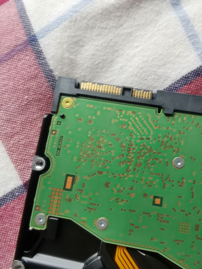 SAS接口的8T盘好出吗？ 178