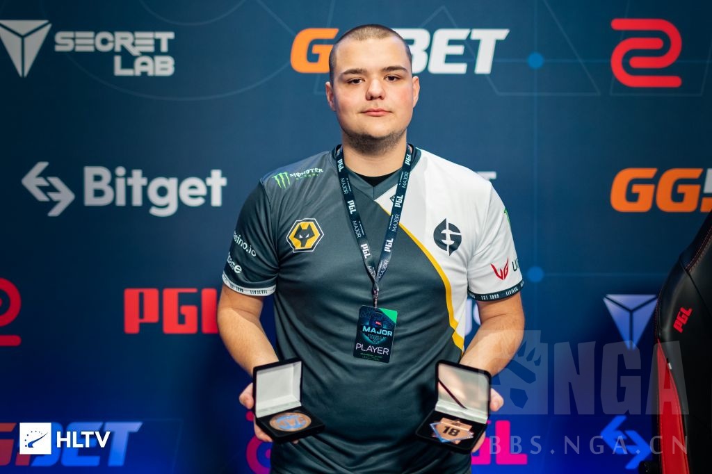 Major 期间各大 People 都收到去年前年的 hltv 奖牌了. NGA玩家社区