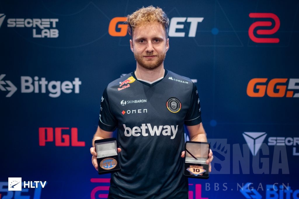 Major 期间各大 People 都收到去年前年的 hltv 奖牌了. NGA玩家社区