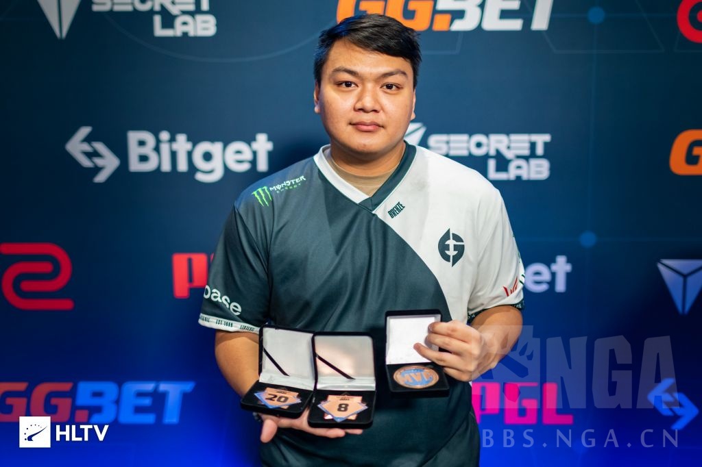 Major 期间各大 People 都收到去年前年的 hltv 奖牌了. NGA玩家社区