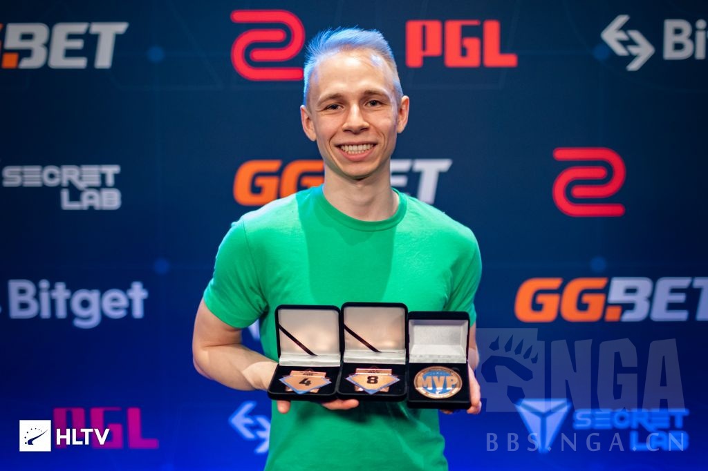 Major 期间各大 People 都收到去年前年的 hltv 奖牌了. NGA玩家社区