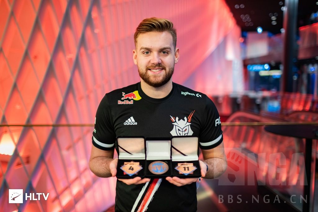 Major 期间各大 People 都收到去年前年的 hltv 奖牌了. NGA玩家社区