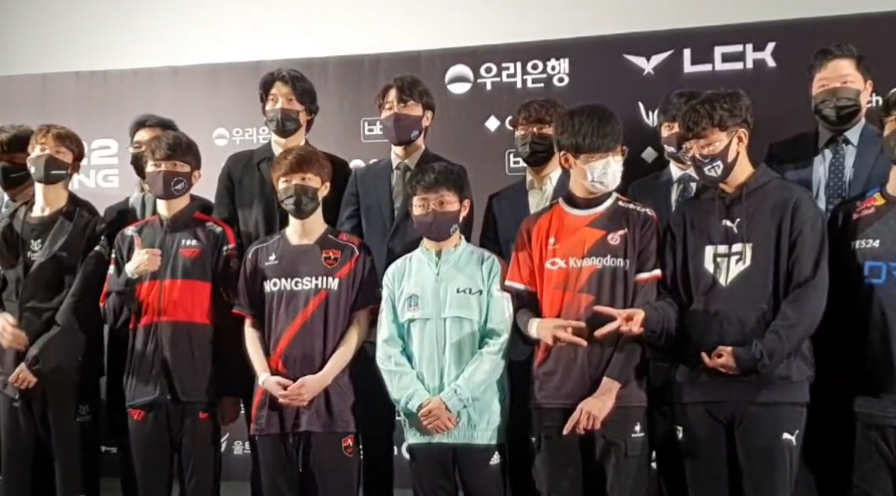 [赛事实况] LCK媒体日Faker秀出新队服，T1和GEN成为新赛季夺冠热门 NGA玩家社区