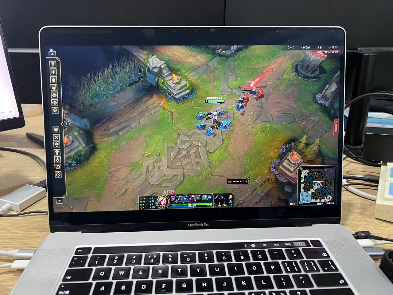 [游戏本体]现在mac怎么玩lol啊… 178