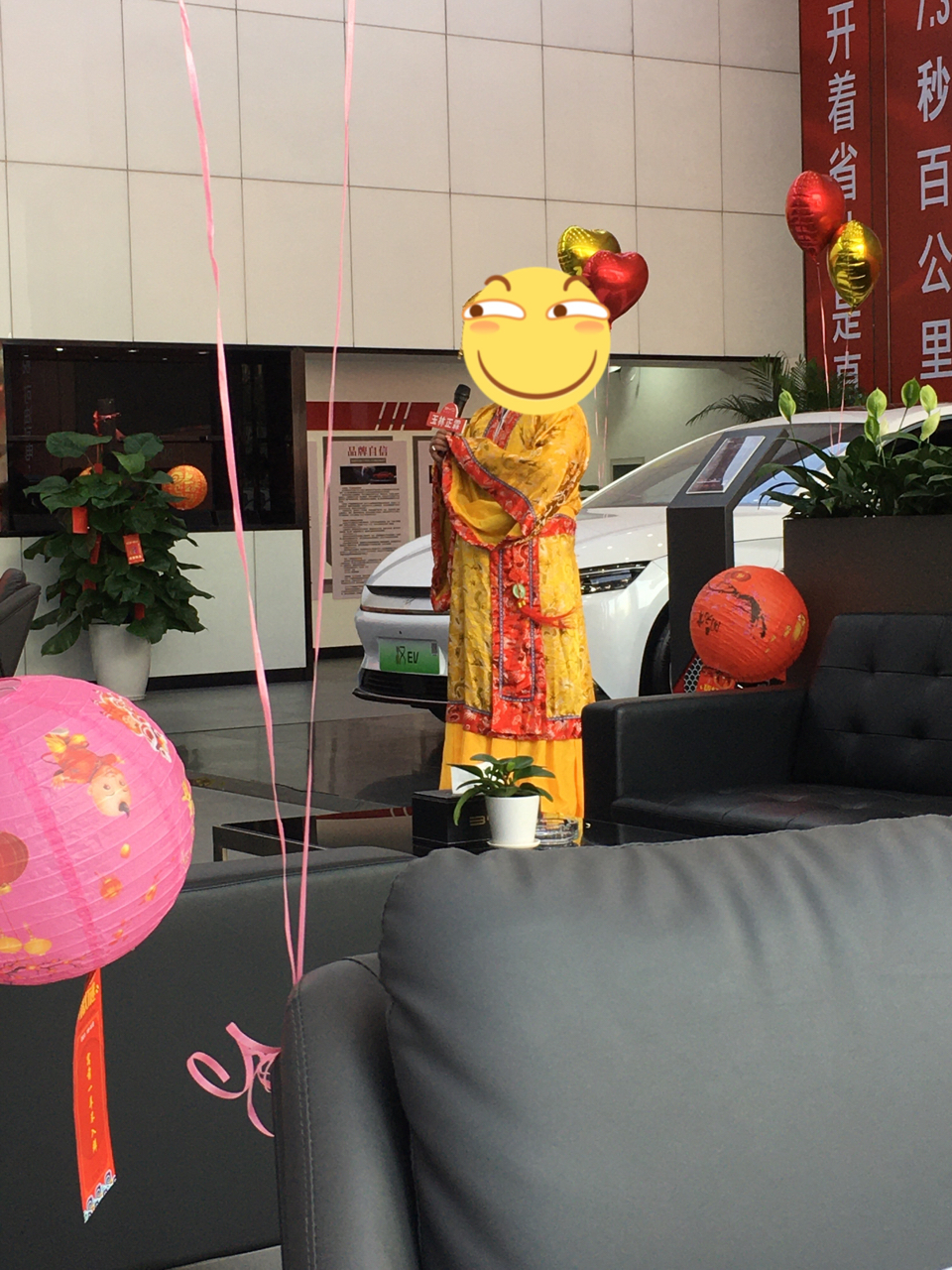 今天去比亚迪4s看车，汉dmi被围观了，第一辆车就它了。。 NGA玩家社区