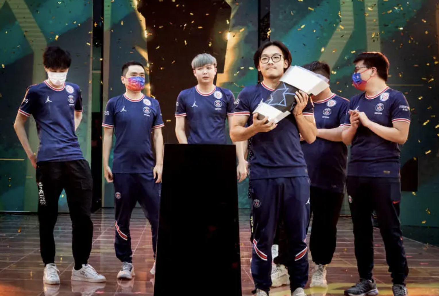 恭喜PSG.LGD 2:0 Team Spirit斩获利雅得大师赛冠军！ 178