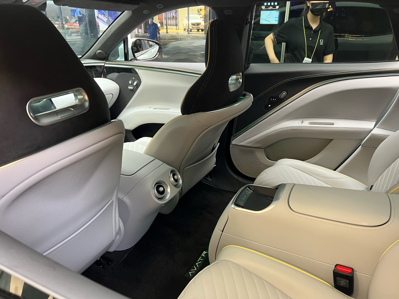 今天去看下阿维塔，内饰确实香，就是后备箱感觉有点小。和et5有点纠结了 NGA玩家社区