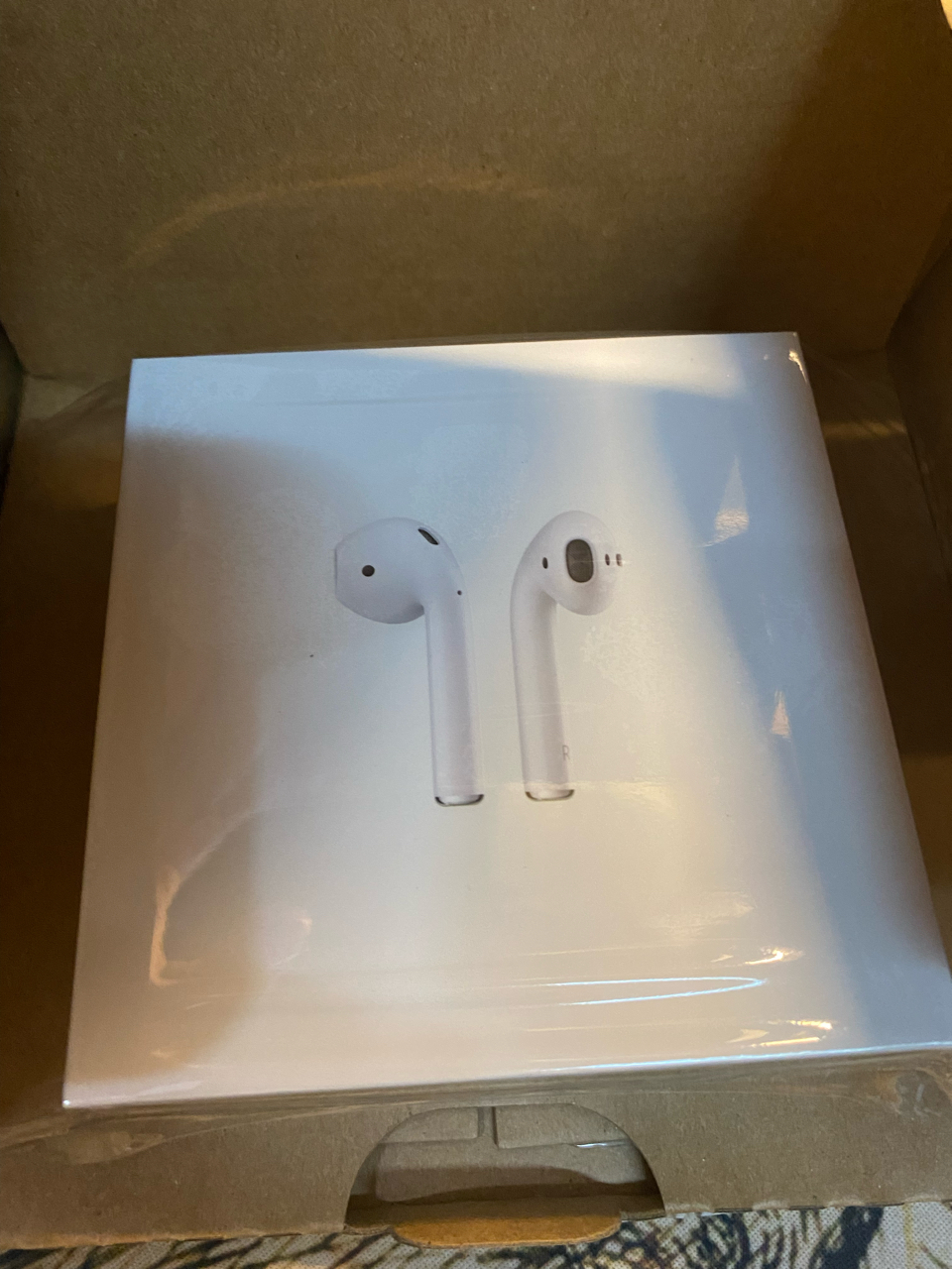 出一个全新未拆封的AirPods2 NGA玩家社区