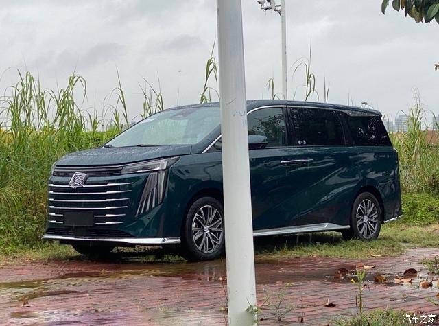 广汽传祺全新一代M8亮相 178