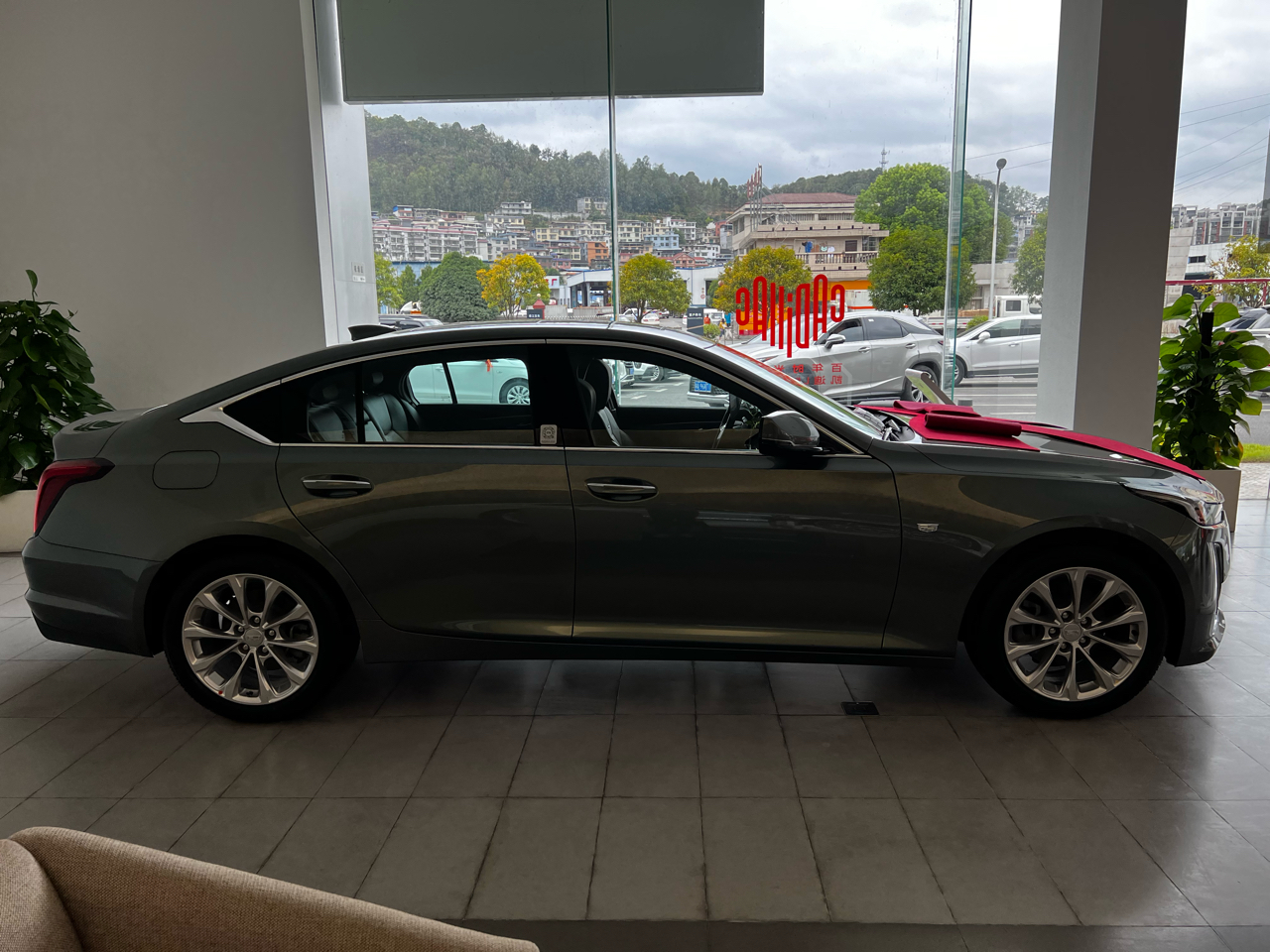 试驾凯迪拉克CT5，这副驾驶也不能坐人啊！ 178