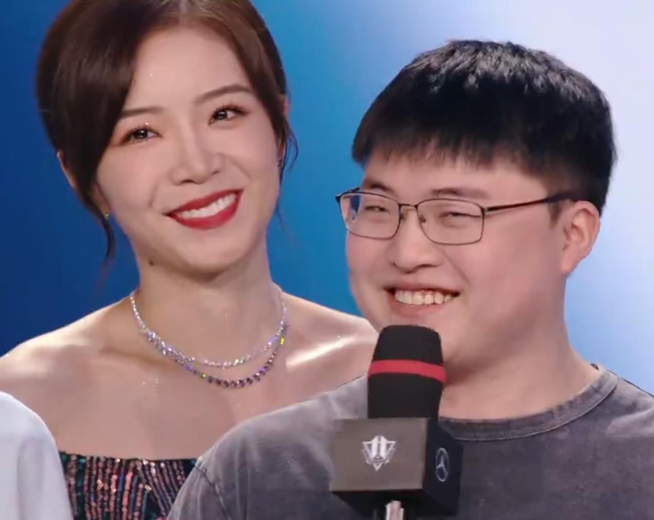 [本赛区赛事]这余霜在uzi后面怎么像个巨人 NGA玩家社区