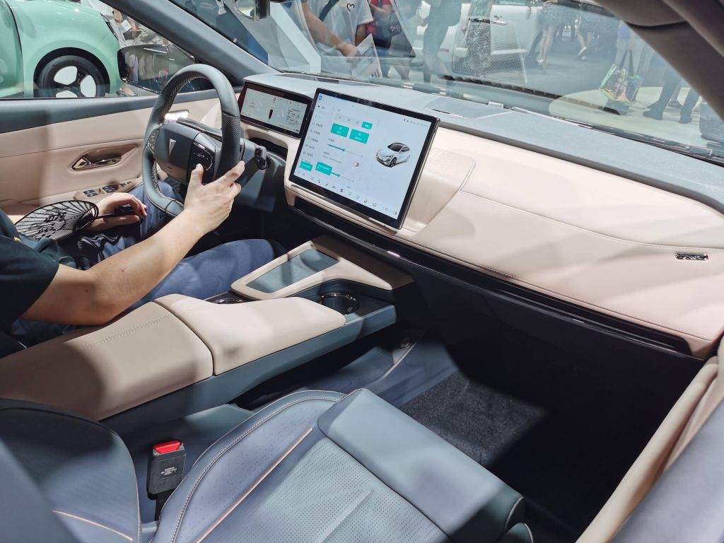 对比一下深蓝和et5内饰 NGA玩家社区