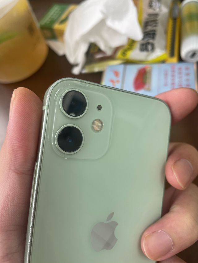 苹果12mini 128绿色，外观磕碰掉漆，玻璃没有碎 178
