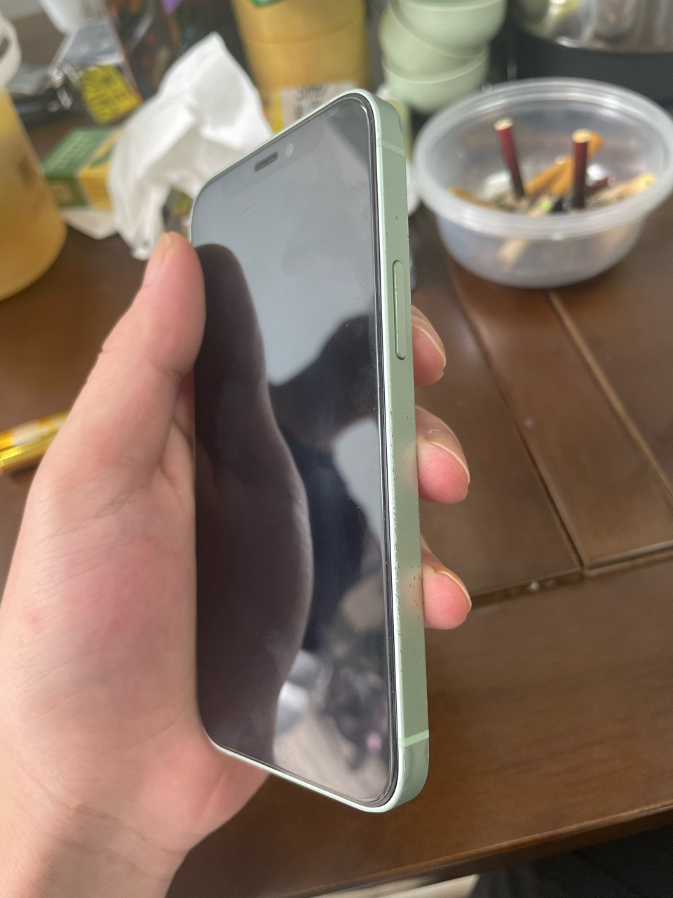 苹果12mini 128绿色，外观磕碰掉漆，玻璃没有碎 178