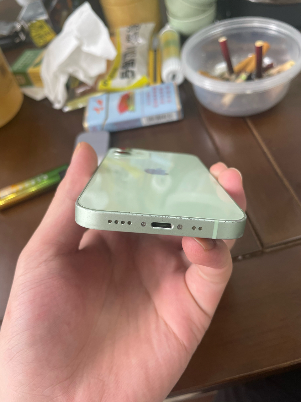 苹果12mini 128绿色，外观磕碰掉漆，玻璃没有碎 178