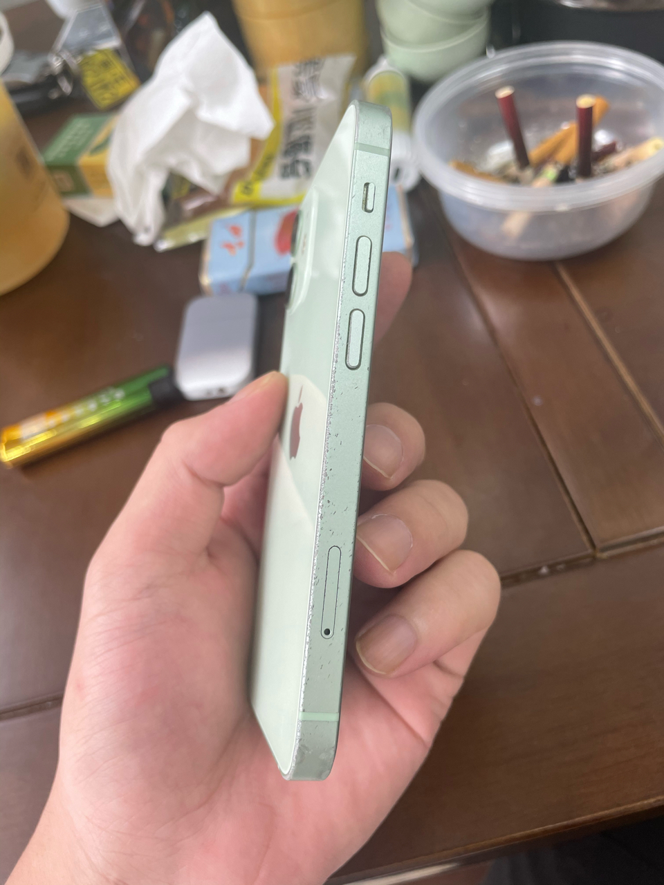 苹果12mini 128绿色，外观磕碰掉漆，玻璃没有碎 178
