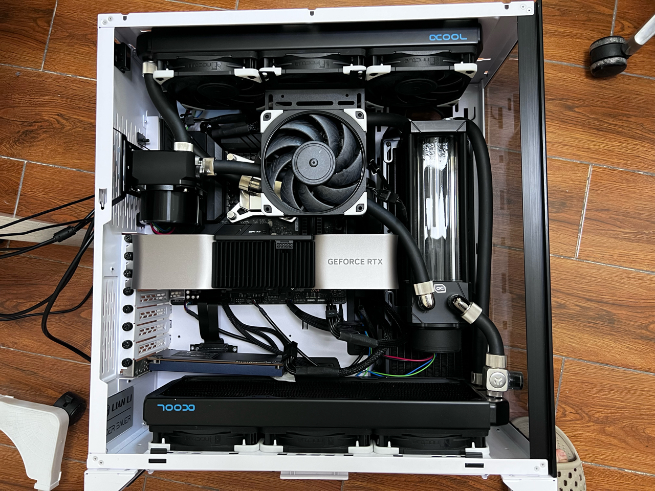 4090公版上机，勉强兼容装了分体水冷的o11d XL机箱 NGA玩家社区