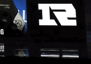 发几张隔壁rng今天打比赛的样子 178