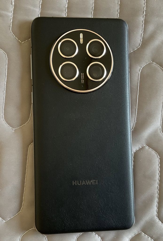 [手机颜值]黑色mate50pro搭配金色镜头膜，真的是土味十足啊，符合中老年审美的颜色 NGA玩家社区