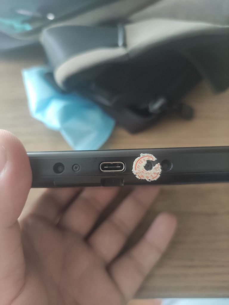 ns lite充电口里面是这样的吗 就是看起来两片铁片中间有间隙一样 NGA玩家社区