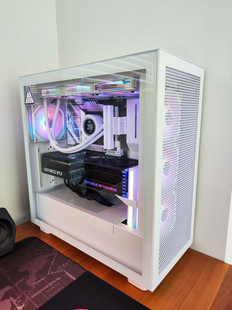 现在买个4090都忐忑不安，猛禽4090配原装4口转接头，盖不住侧板 NGA玩家社区