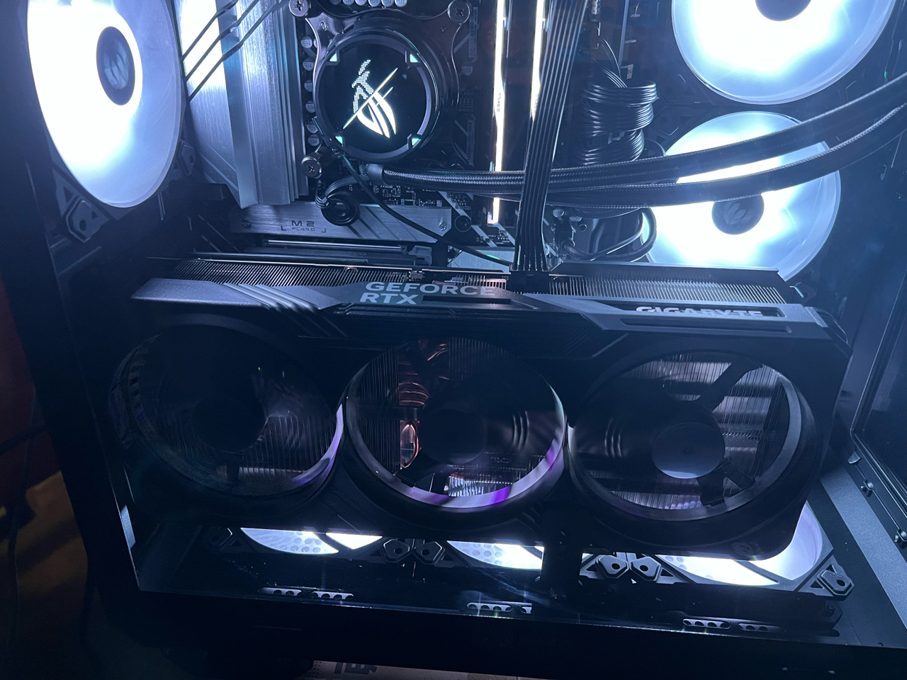 各位老哥帮帮忙！华硕GT502+Z690-P神光同步问题，另外吐槽技嘉魔鹰的灯效(妈妈说标题越长帮忙的人越多) 178