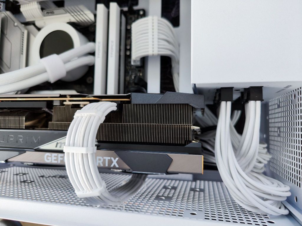 4090超龙可以装在华硕ap201冰立方，给需要的朋友们个参考 NGA玩家社区