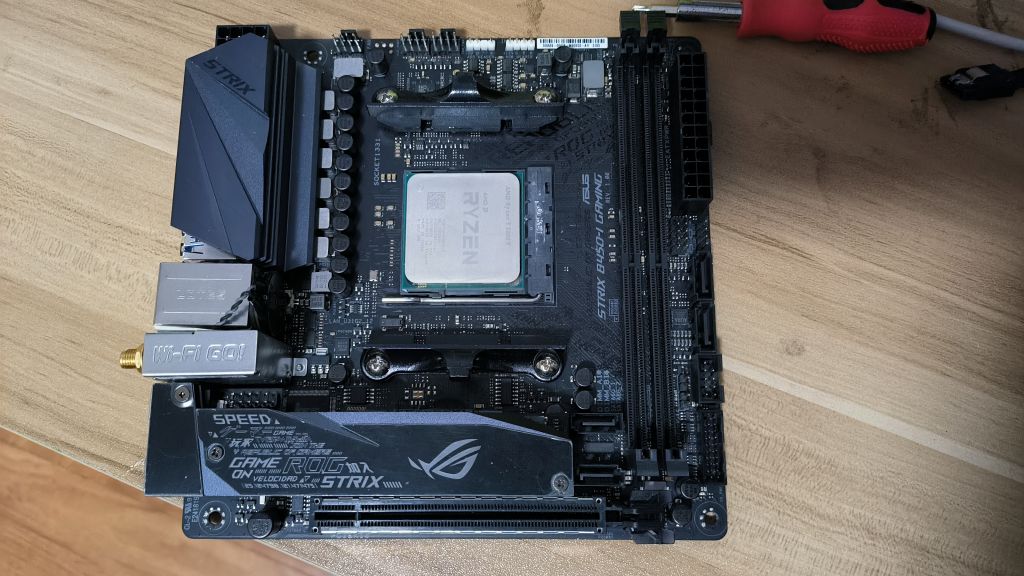 [电脑硬件] 升级换下的5600X+华硕450I ITX一套，自用无矿2T MX500，全新未拆封华为MATE50PRO 512G银色。 178