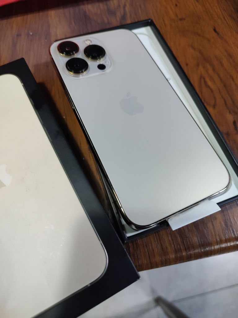 出个13pro金色256g 98新。6000出 178