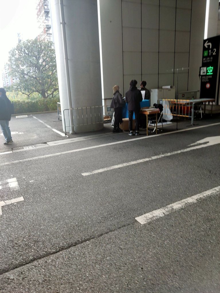 c101孤独摇滚作者因人气火爆摊位转移至会场外 NGA玩家社区