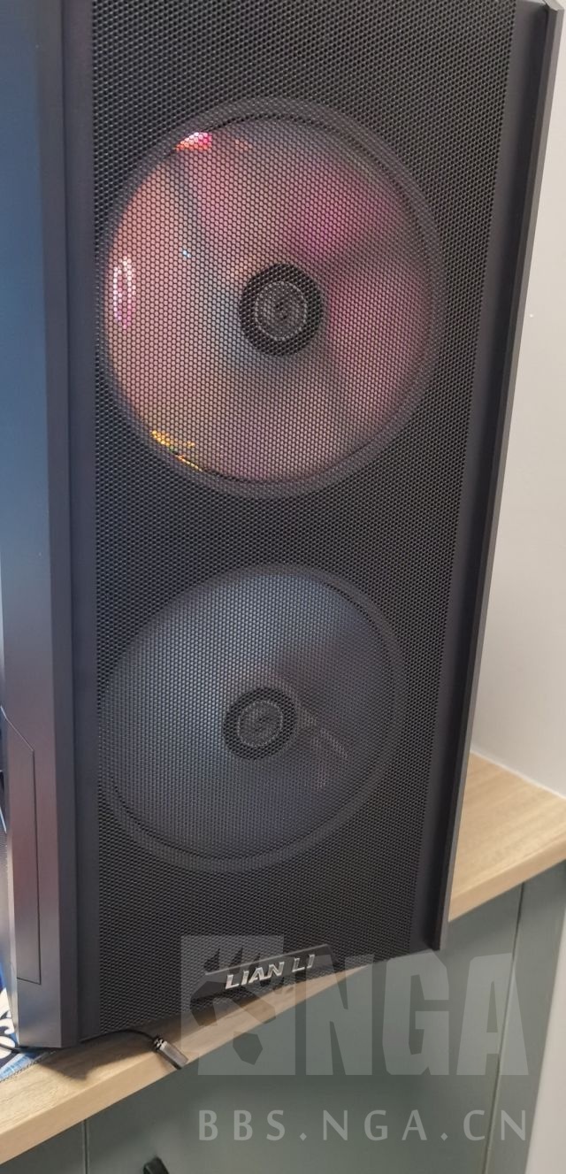 联力216机箱，前面的2个16的风扇不亮，灯带也不亮 NGA玩家社区