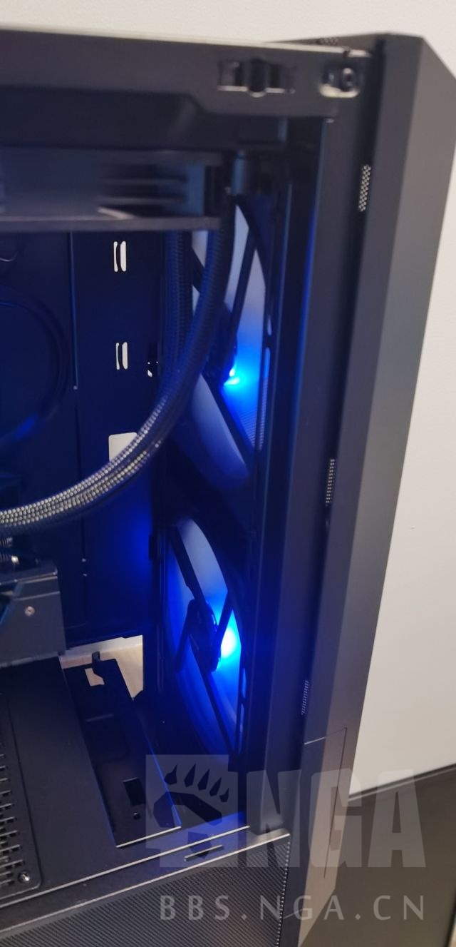 联力216机箱，前面的2个16的风扇不亮，灯带也不亮 NGA玩家社区