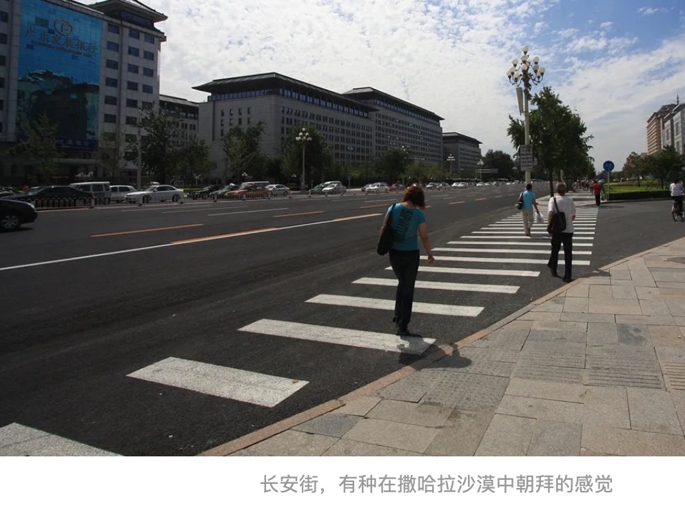 马路太宽，行人走在路中间变红灯了 该怎么办？ NGA玩家社区