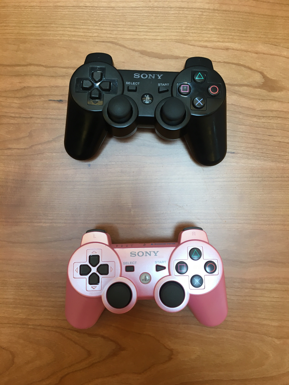 PS3一套，包含游戏光盘5张，左右2套Move，手柄2个，摄像头 NGA玩家社区